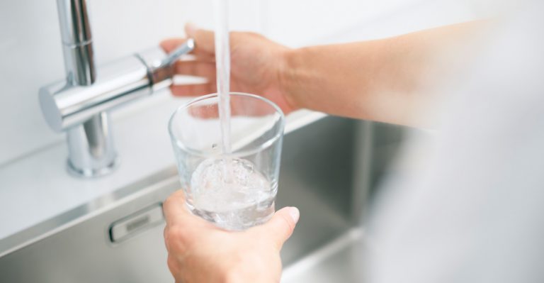 How do nurses manage hydration in a fast-paced environment ...